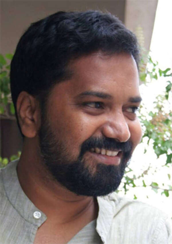 Lens Movie Review {3/5}: Critic Review of Lens by Times of India