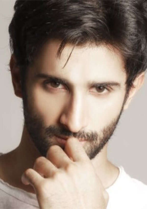 Operation Romeo Movie Review: Here's a romantic story with a thrilling edge