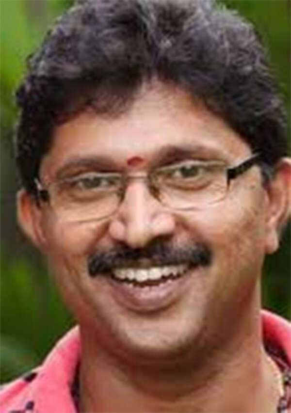 Oru Jaathi Jaathakam Movie Review: Old-fashioned comedy that doesn’t ...