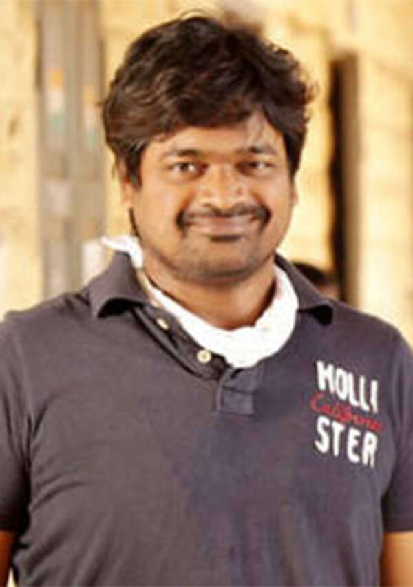 Mr.Bachchan Movie Review: A nostalgic tribute wrapped in mass entertainment