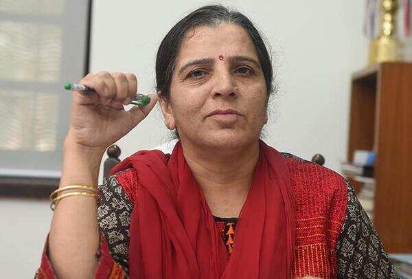 A trip down memory lane on SRK's b'day | Hindi Movie News - The Times ...