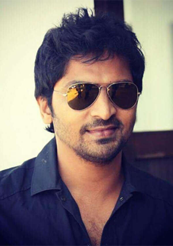 Ranam Aram Thavarel Movie Review: This investigative thriller manages ...