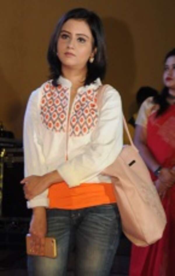 Rituparna Sengupta: Stars gather at Baranda's trailer and music launch ...