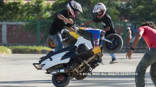 326 circle wheelies, one world record: Doon boy creates history ...
