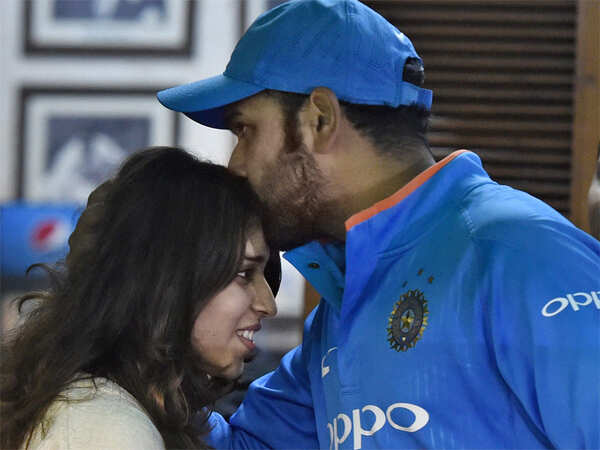 India Vs Sri Lanka: These pictures of Rohit Sharma greeting his wife ...
