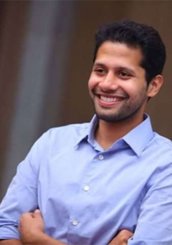 Lucky Baskhar Movie Review: Dulquer Salmaan Anchors Atluri’s Engaging ...