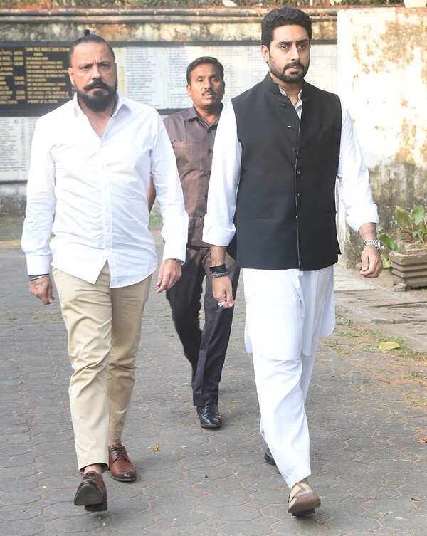 Pics: Shah Rukh Khan and Abhishek Bachchan attend Nikhil Dwivedi's ...