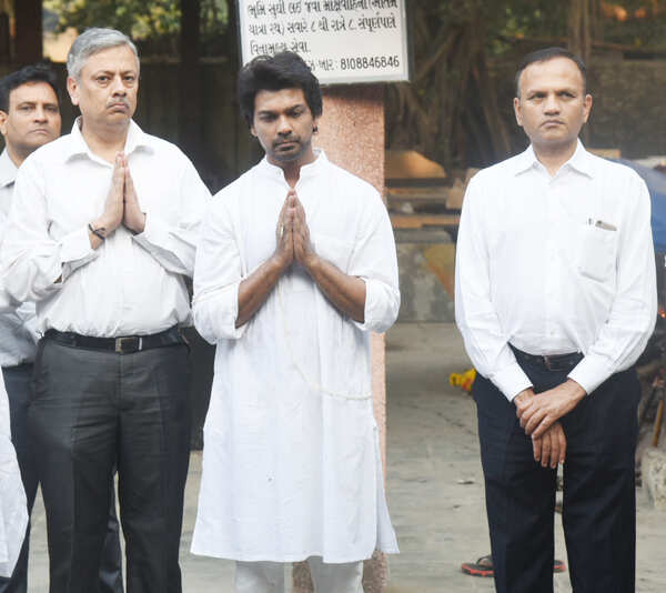 Pics: Shah Rukh Khan and Abhishek Bachchan attend Nikhil Dwivedi's ...