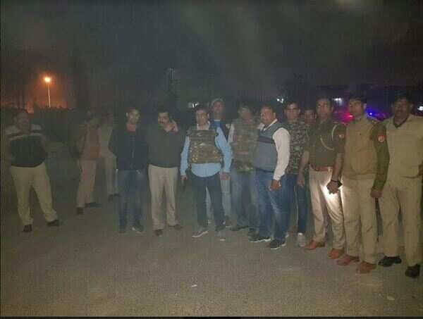 Noida Encounter: 3 held after encounter for demanding Rs 2 crore extortion from Delhi ...