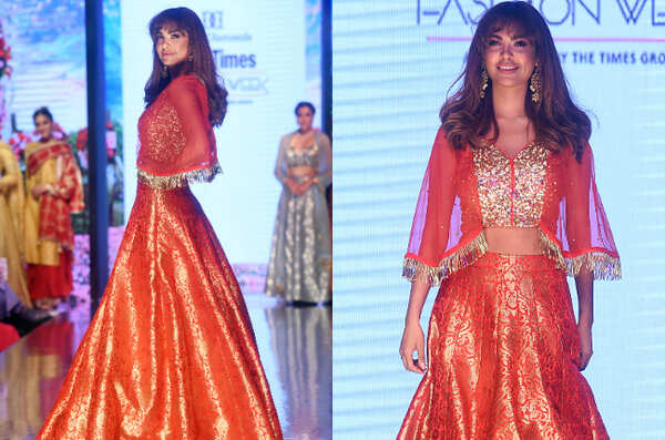Esha Gupta and Soha Ali Khan slay on Day 2 of Dream Diamonds Delhi ...