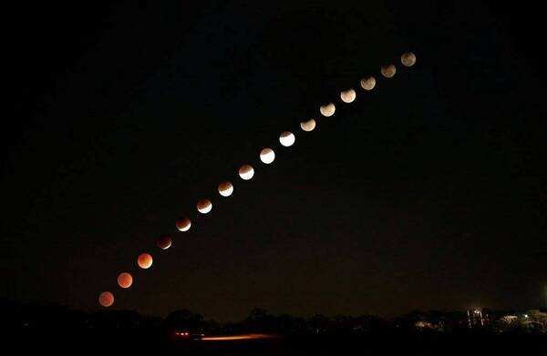 Taljai hill attracts Lunar Eclipse enthusiasts in Pune - Times of India