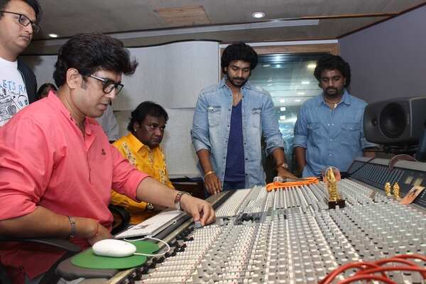 Singer Anand Shinde to make a directorial debut | Marathi Movie News ...