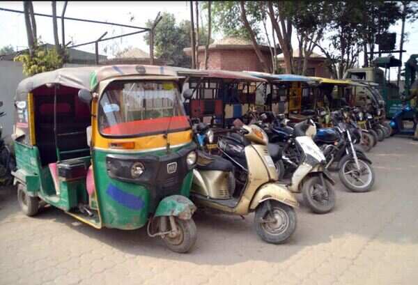 Lifters' Gang: Vehicle-lifters' gang busted, 4 arrested | Ghaziabad ... Lifters' Gang: Vehicle-lifters' gang busted, 4 arrested | Ghaziabad ...