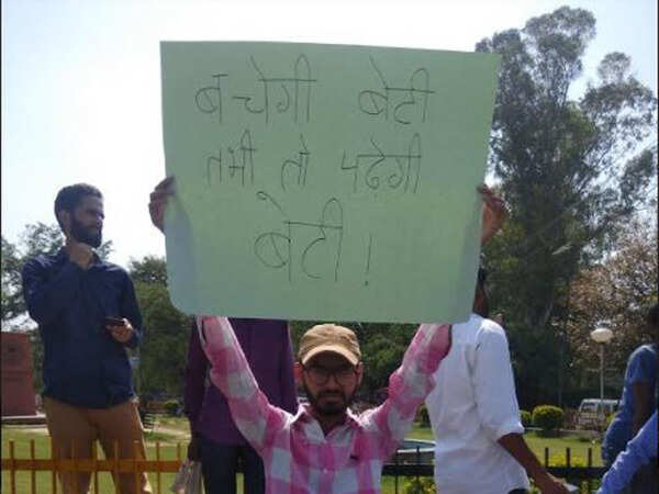 Justice for Asifa: AMU students take protest march to seek justice for ...