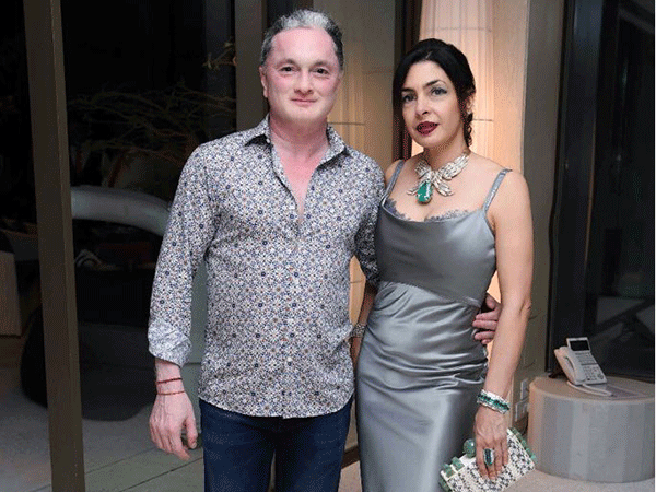 Gautam Singhania felicitates former cricketer Ravi Shastri - Times of India