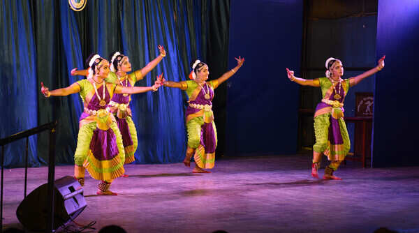 Dancers showcase an awe-inspiring performance at Changampuzha Park ...
