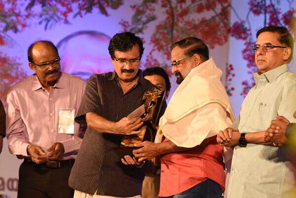 Kamukara Award ceremony turns up to be a musical night | Events Movie ...