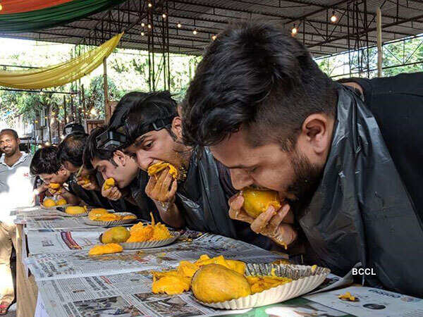 When Mumbaikars enjoyed a mango-eating contest | Events Movie News ...