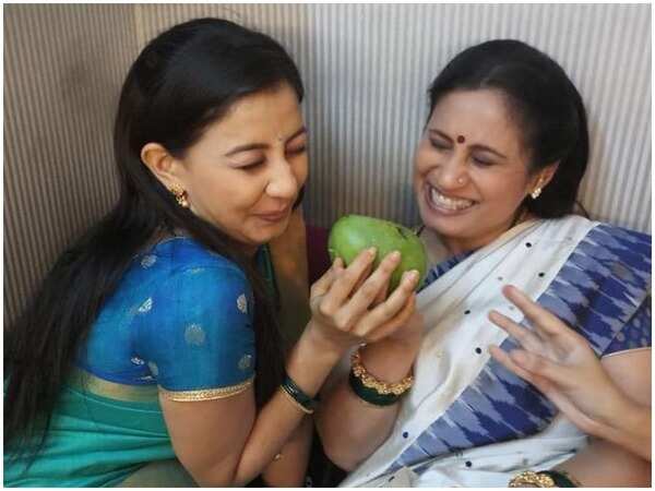 Team Goth celebrates summer party with mangoes and jack fruits - Times ...
