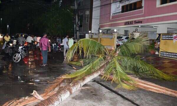 Vijayawada: Vijayawada enjoys its first monsoon rain | Vijayawada News ...
