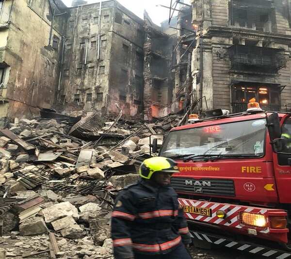 Building collapses in Mumbai after massive fire, 2 firefighters injured ...