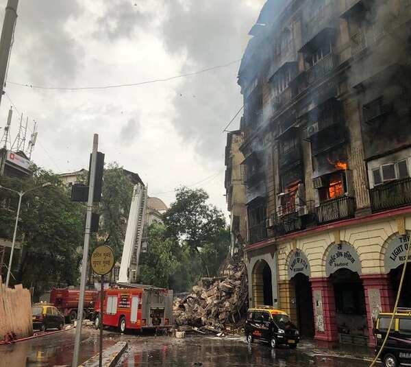 Building collapses in Mumbai after massive fire, 2 firefighters injured ...