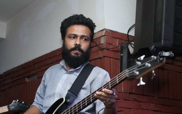 Revellers groove to pop music | Events Movie News - Times of India