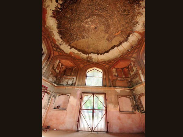 Delhi: Conservators discover hidden Mughal treasure near Humayun's tomb | Delhi News - Times of ...