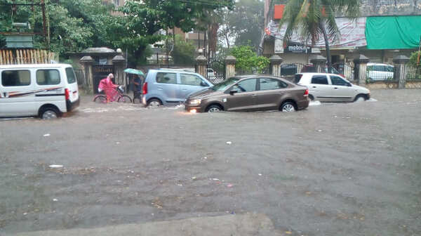 Gujarat: Heavy downpour throws life out of gear in Valsad | Surat News ...