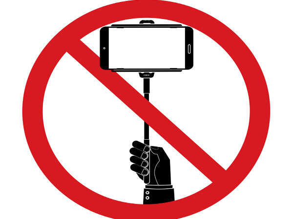 Are we still taking dangerous selfies at Marine Drive? | Mumbai News ...