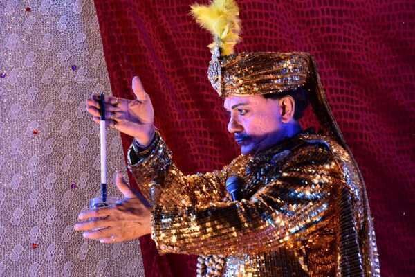 Jadugar Anand leaves Hyderabad 'spell- bound' | Events Movie News ...