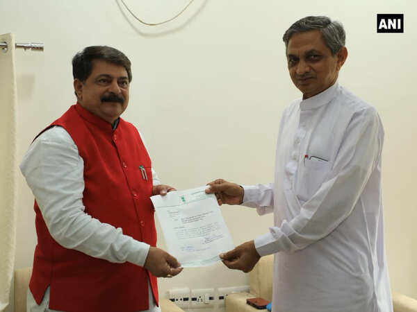 Veteran Gujarat Congress leader Kunvarji Bavaliya quits party, joins ...