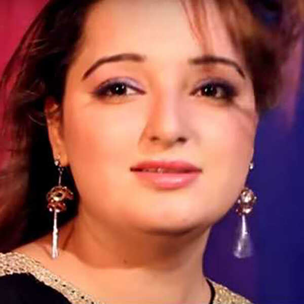Pakistani singer Reshma shot dead - Times of India
