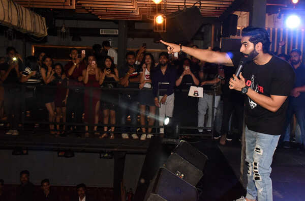 Punjabi singer Parmish Verma performs at a Jaipur nightclub | Events ...