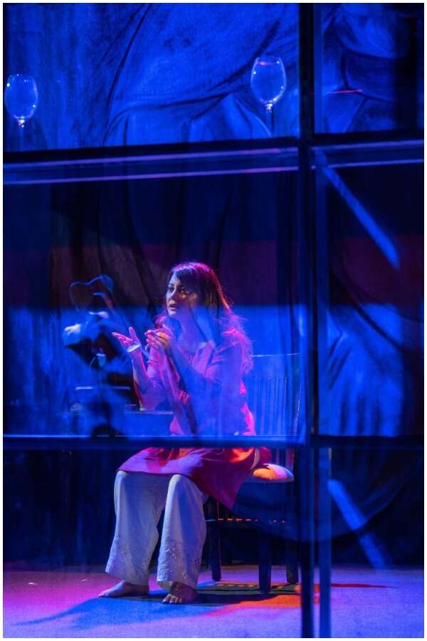 Minissha Lamba to make her theatre debut with ‘Mirror Mirror’ | Hindi ...