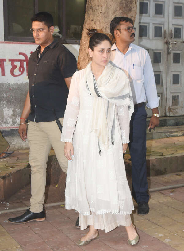 Krishna Raj Kapoor's funeral Photos: Amitabh Bachchan, Alia Bhatt, Anil ...