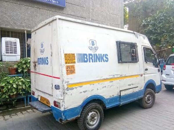 Guard Of Cash Van Prevents Robbery In Delhi: Guard of cash van prevents ...