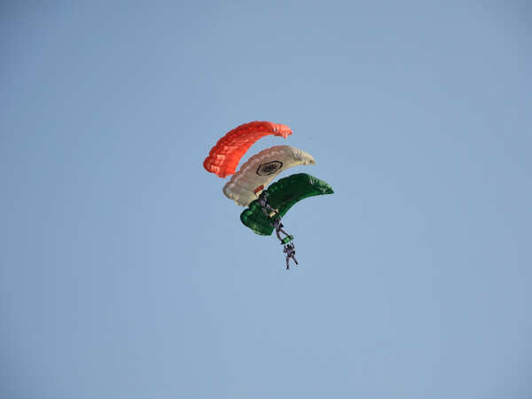 Allahabad: IAF's daredevilry enthrals audience at Sangam | Allahabad ...