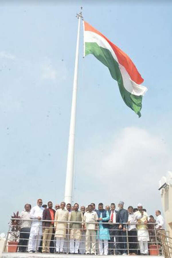 Mumbai: Tallest flag atop Haj House will be replaced every month ...