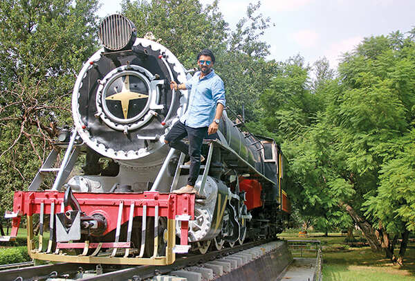 I am shocked to see the traffic in Lucknow: Puneet Pathak | Hindi Movie News - Times of India