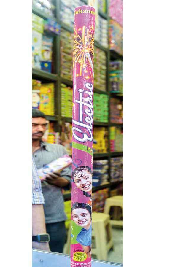 In Mumbai, it's ‘Selfie’ and ‘WhatsApp crackers’ for Diwali! | Mumbai ...