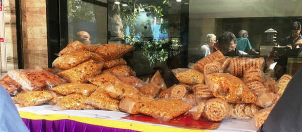 Diwali-Mumbaikars: Mumbai: Matunga sweetmeat shops do brisk business ...