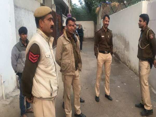 50-year-old fashion designer Mala Lakhani and her servant found ...