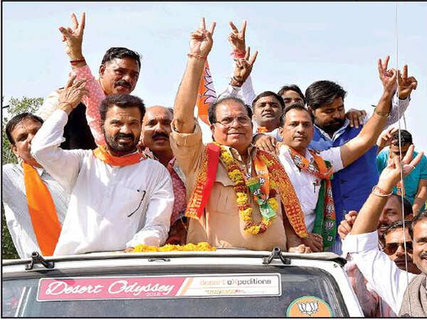 Candidates Wait For Moment To File Papers: Candidates wait for ...