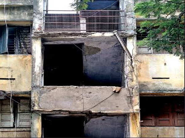 Residents flirt with danger in houses of horror | Chennai News - Times ...