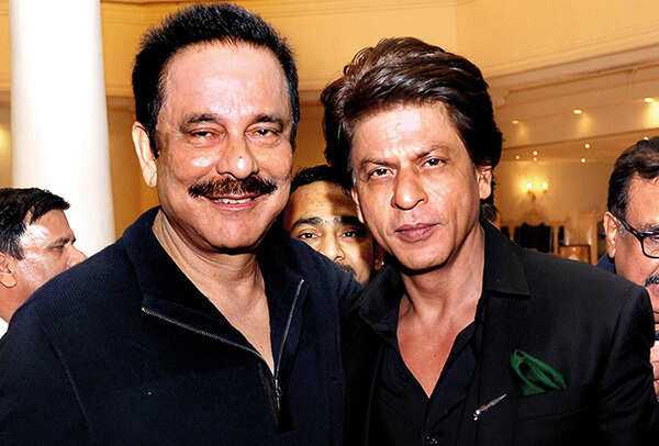 SRK meets friends and fans in Lucknow | Hindi Movie News - Times of India