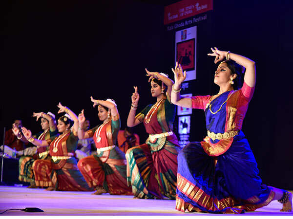 Classical, folk and fusion dance wows Mumbaikars at Kala Ghoda fest ...