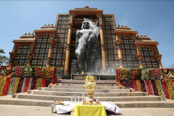 Lord Bahubali: Karnataka: Curtains come down on 3-day anointment ...