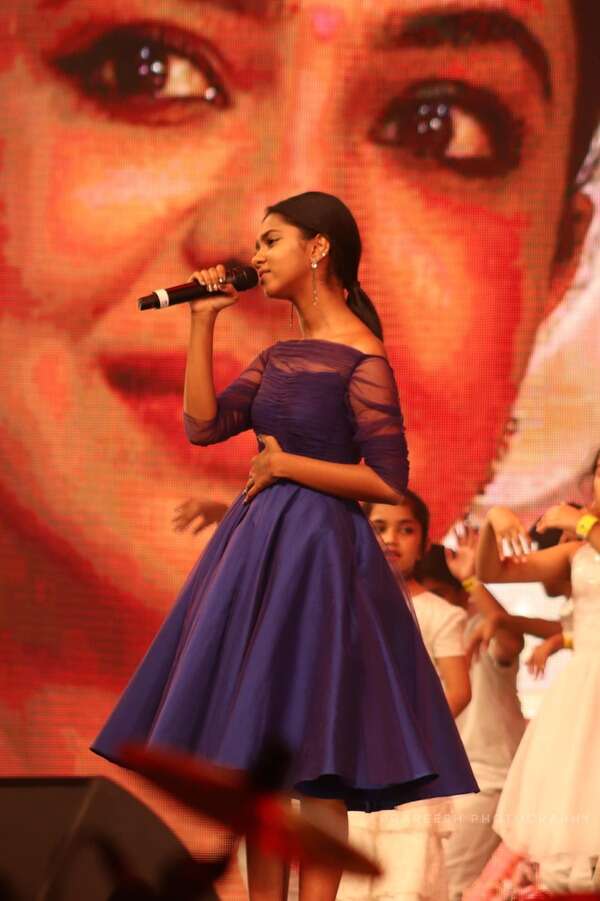 Poornima Indrajith is a proud mom : This photo of Prarthana singing on ...