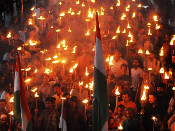 To pay tribute to the jawans, youngsters take part in mashal rally ...